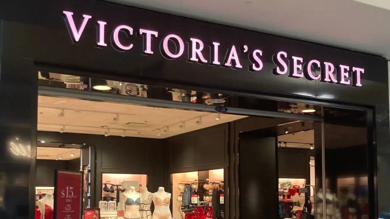 W Victoria's Secret ruszyła duża wyprzedaż. Można dostać też gratis ...