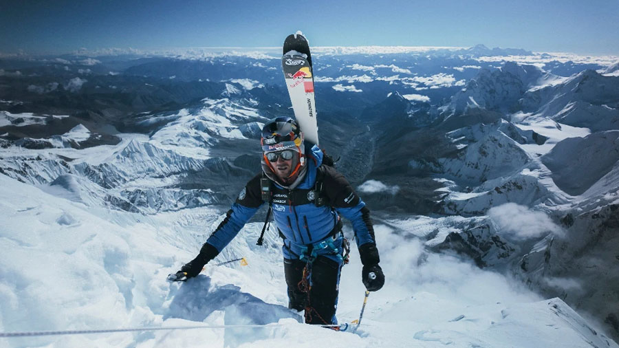 Polak jako pierwszy w historii zdobył Mount Everest i zjechał na ...
