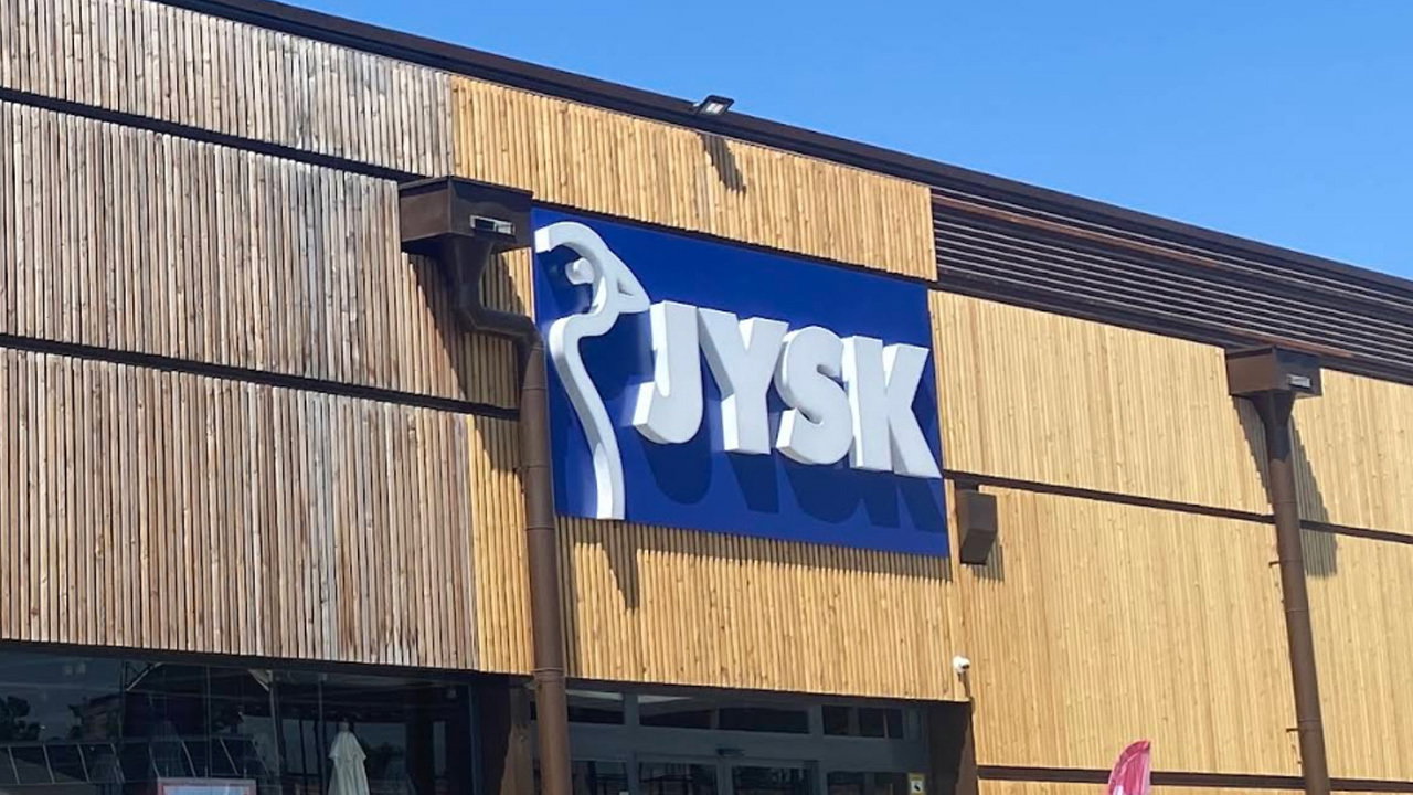 Jysk obniża cenę na popularną sofę. Teraz 850 złotych za 3-osobową ...