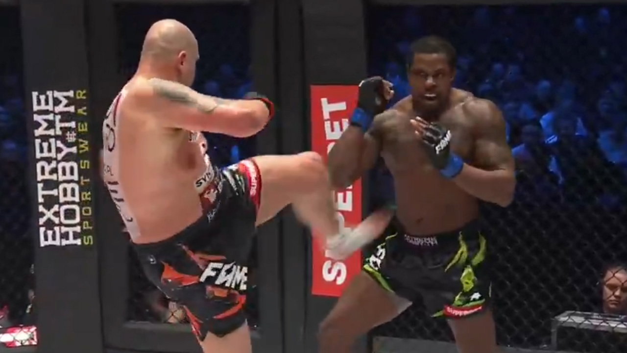 Techniczny nokaut podczas walki Jay Silva vs Sarara na Fame MMA 29 ...
