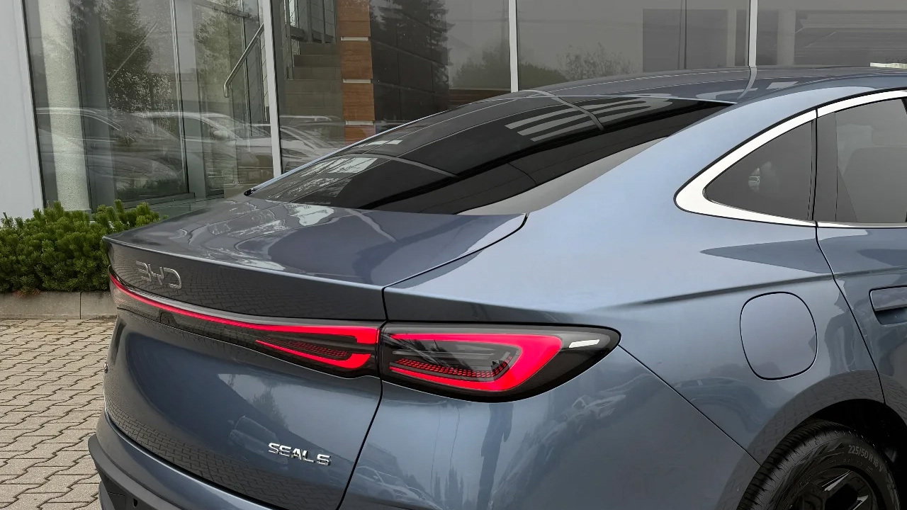 BYD Seal w wersji boost jest już za 126 tysięcy złotych. Pełna hybryda ...